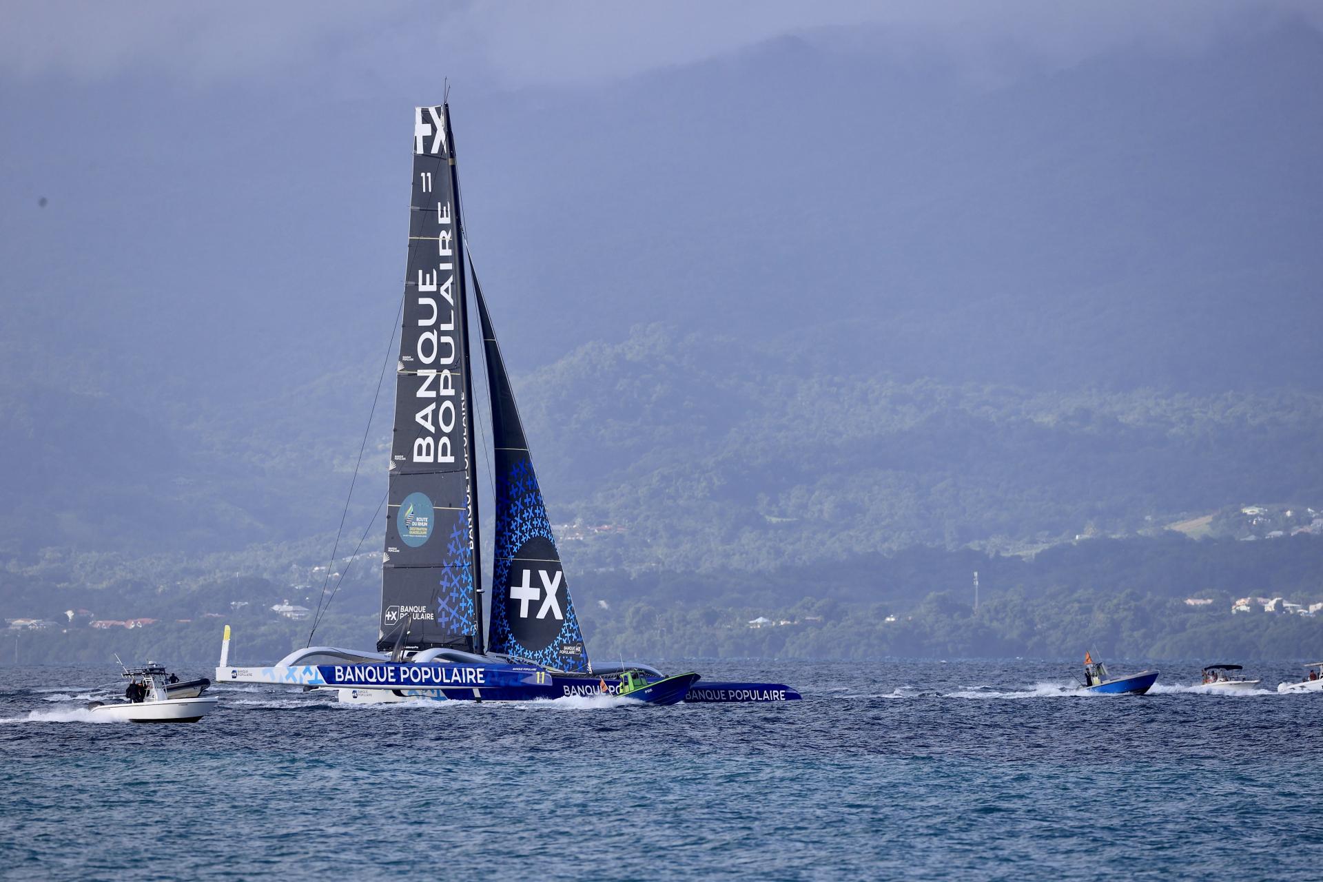 FLASH INFO : Armel Le Cléac’h boucle la Route du Rhum - Voile Banque ...