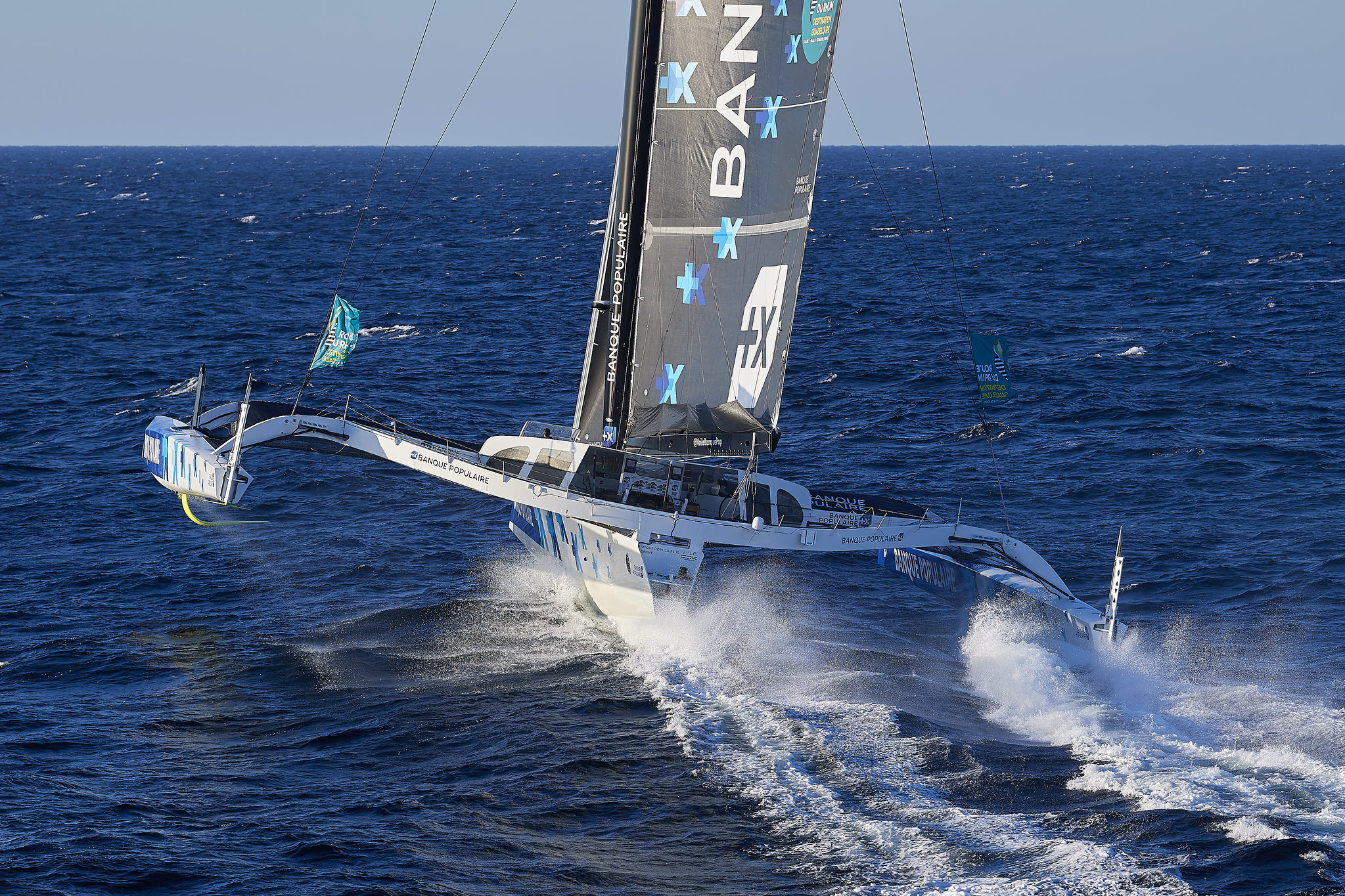 MAXI TRIMARAN BANQUE POPULAIRE IX - Voile Banque Populaire