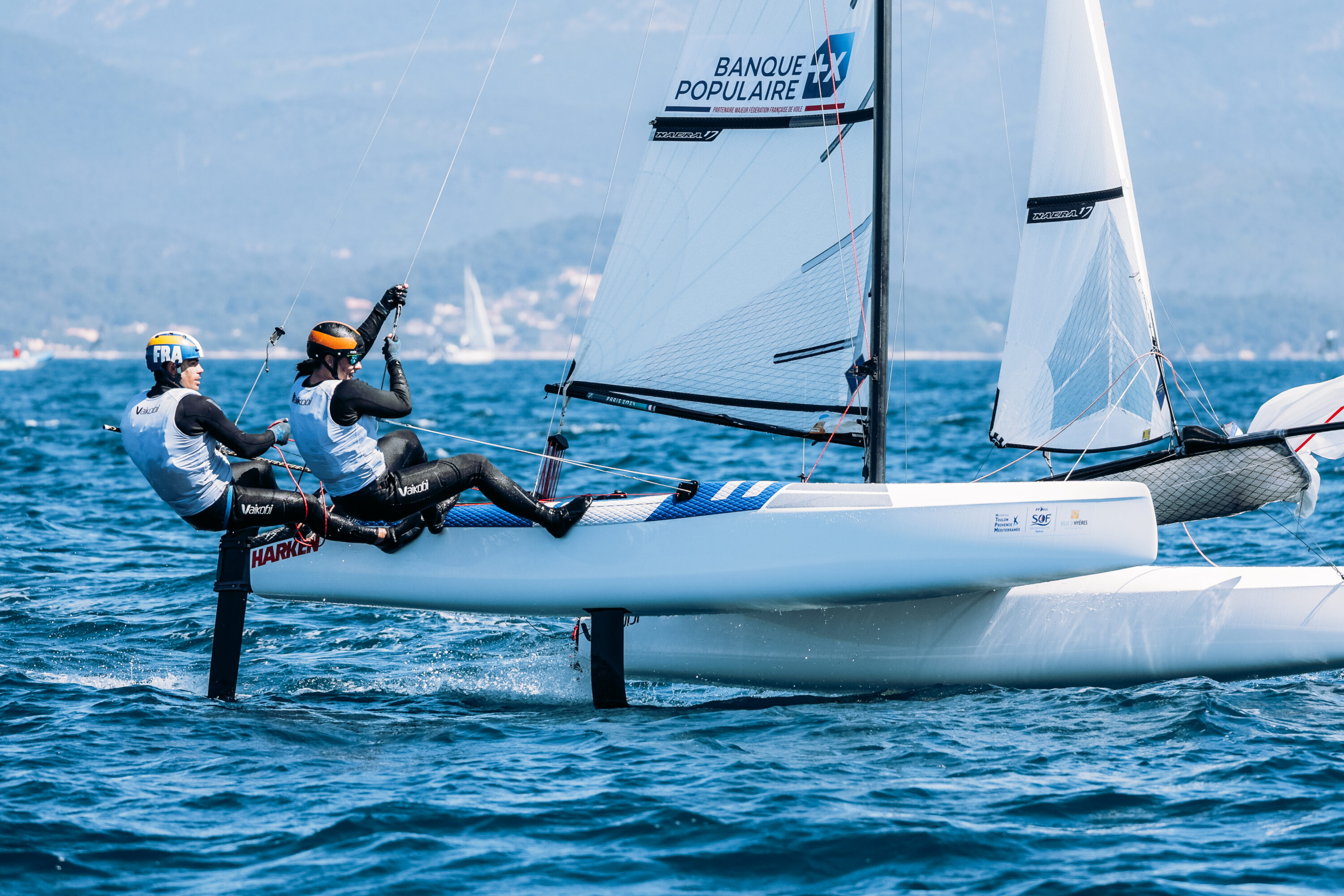 Surfer sur la vague bleue - Voile Banque Populaire